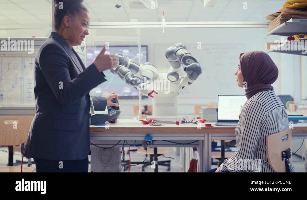 Engineer professor Stock Videos & Footage - HD and 4K Video Clips - Alamy