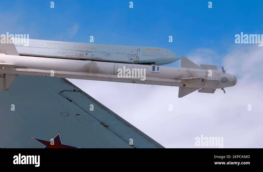On the wing of Russian fighter controlled missile "air-to-air", "air-to ...