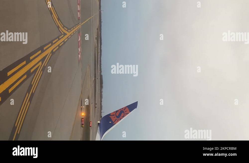 Vertical wing Stock Videos & Footage - HD and 4K Video Clips - Alamy