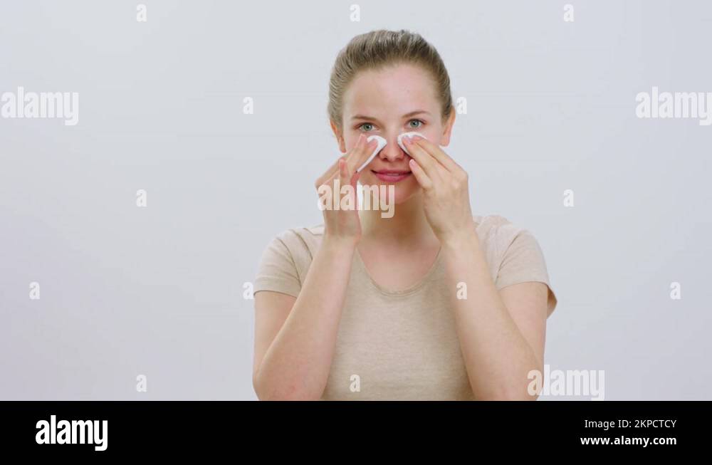 Cosmetics disc Stock Videos & Footage - HD and 4K Video Clips - Alamy