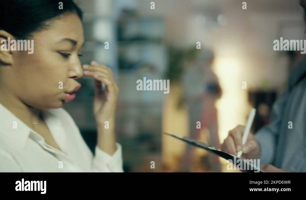 Witness talking to detective at crime scene, police homicide ...