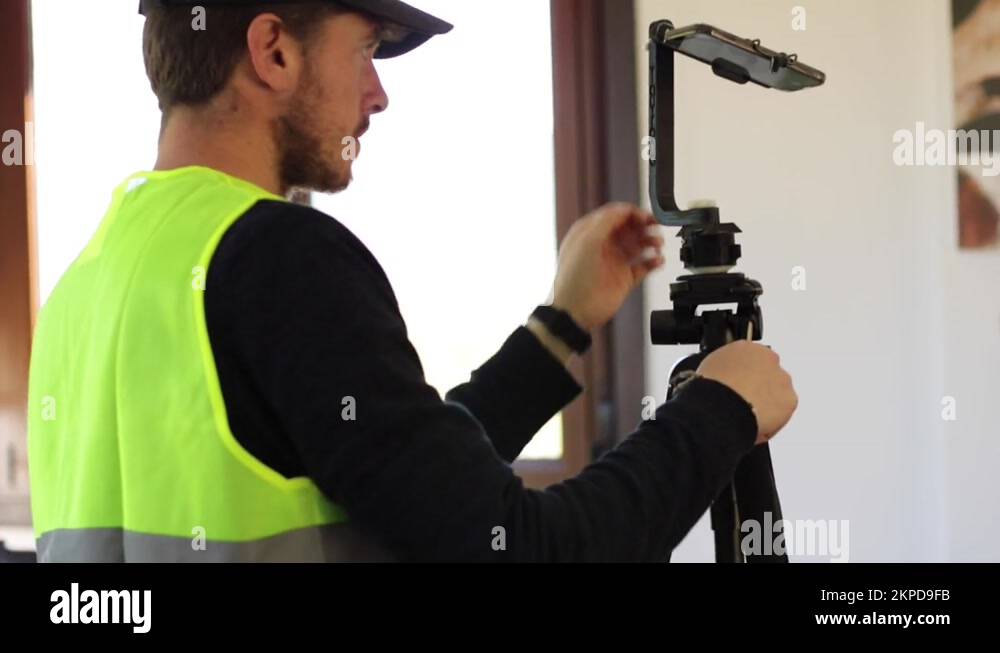 Using tripod Stock Videos & Footage - HD and 4K Video Clips - Alamy