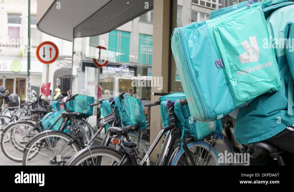 Deliveroo food box Stock Videos & Footage - HD and 4K Video Clips - Alamy