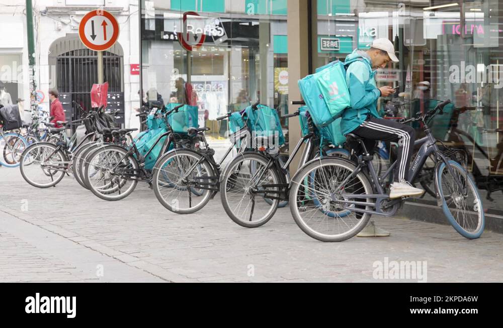 Deliveroo mobile app Stock Videos & Footage - HD and 4K Video Clips - Alamy