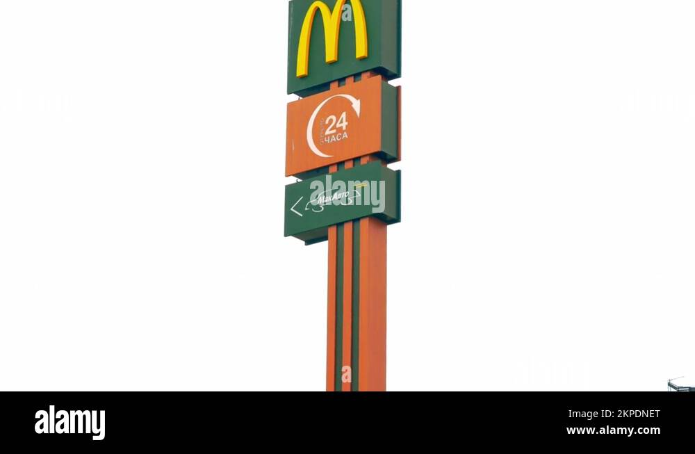 Tall mcdonalds sign Stock Videos & Footage - HD and 4K Video Clips - Alamy