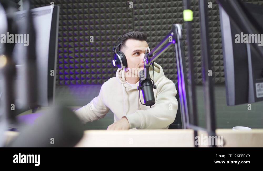 Funny radio Stock Videos & Footage - HD and 4K Video Clips - Alamy