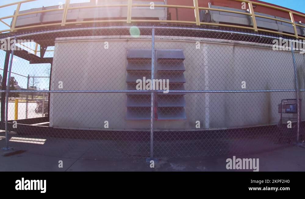 Building Pan behind a Kroger retail grocery store loading doc clear ...