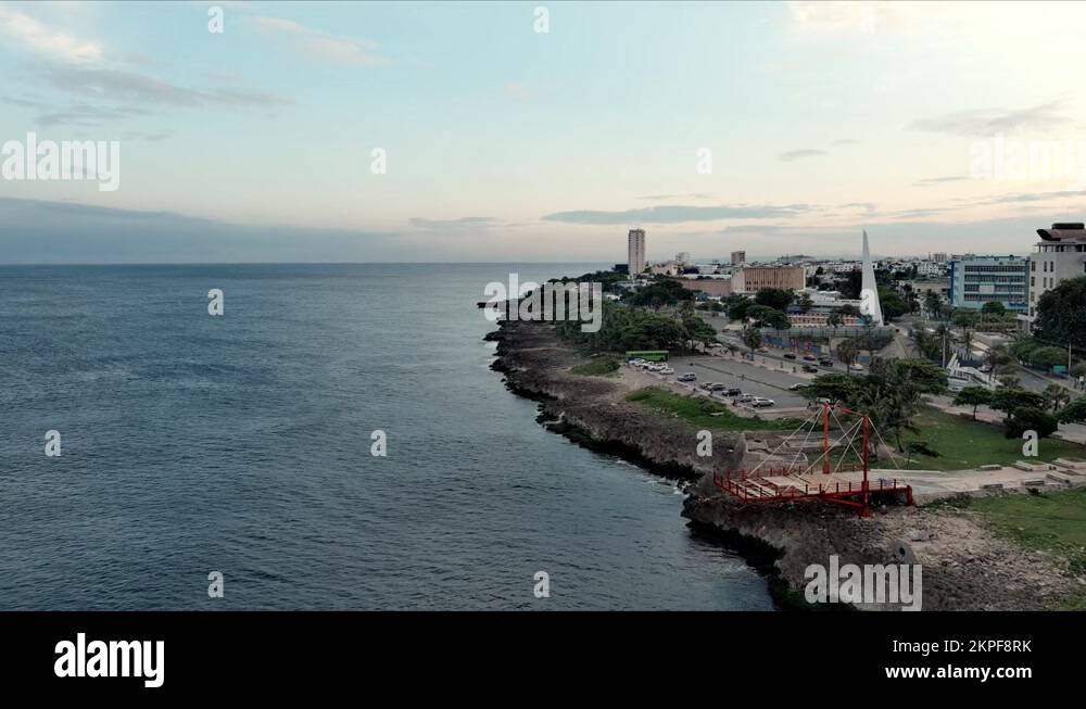 Malecon of Santo Domingo with obelisk in Center of Heroes park ...