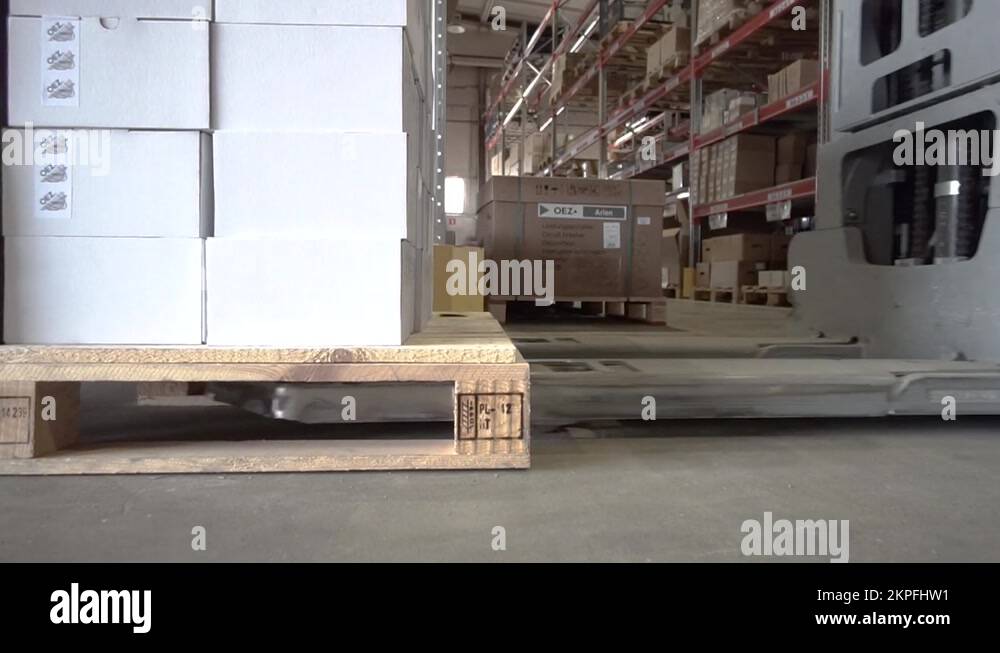 Loading shipment Stock Videos & Footage - HD and 4K Video Clips - Alamy