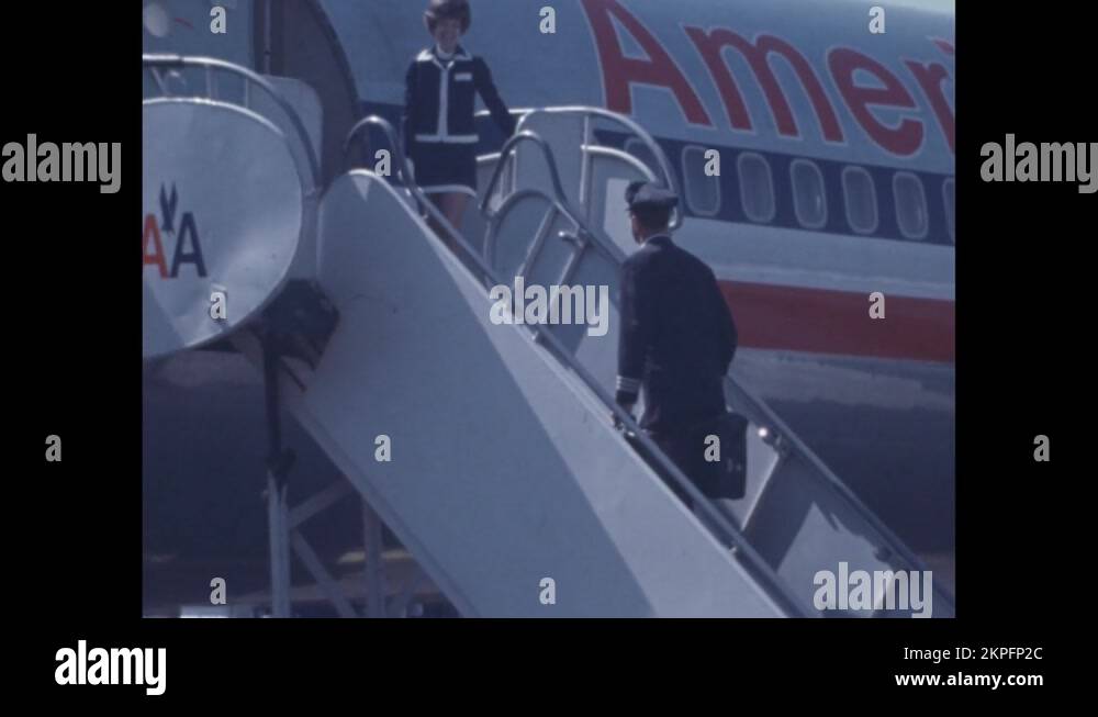 Airliner steps Stock Videos & Footage - HD and 4K Video Clips - Alamy