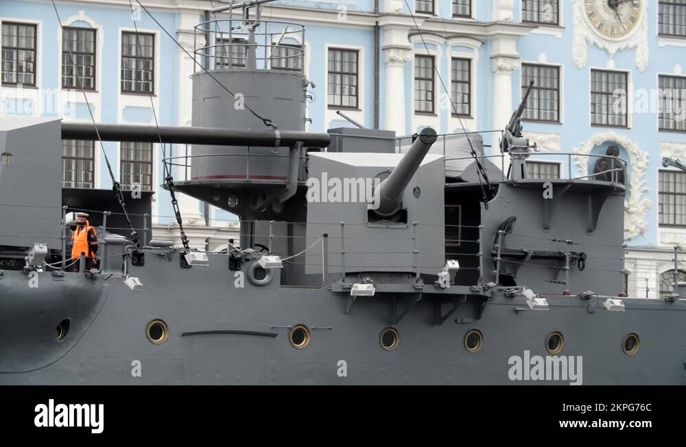 Large cruiser guns mount aboard the gunship of an artillery cruiser ...