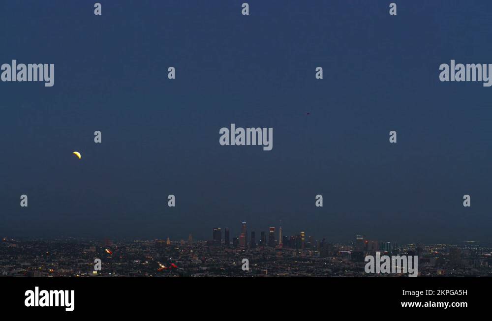 8K Time lapse of total lunar eclipse over Los Angeles skyline on May ...