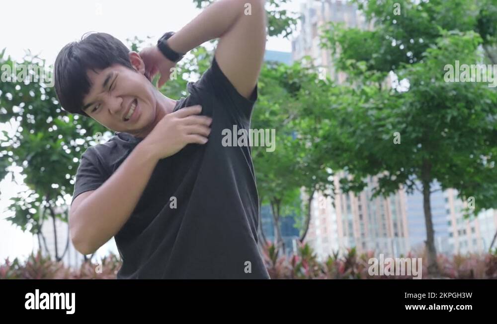 Shoulder pain athlete Stock Videos & Footage - HD and 4K Video Clips ...