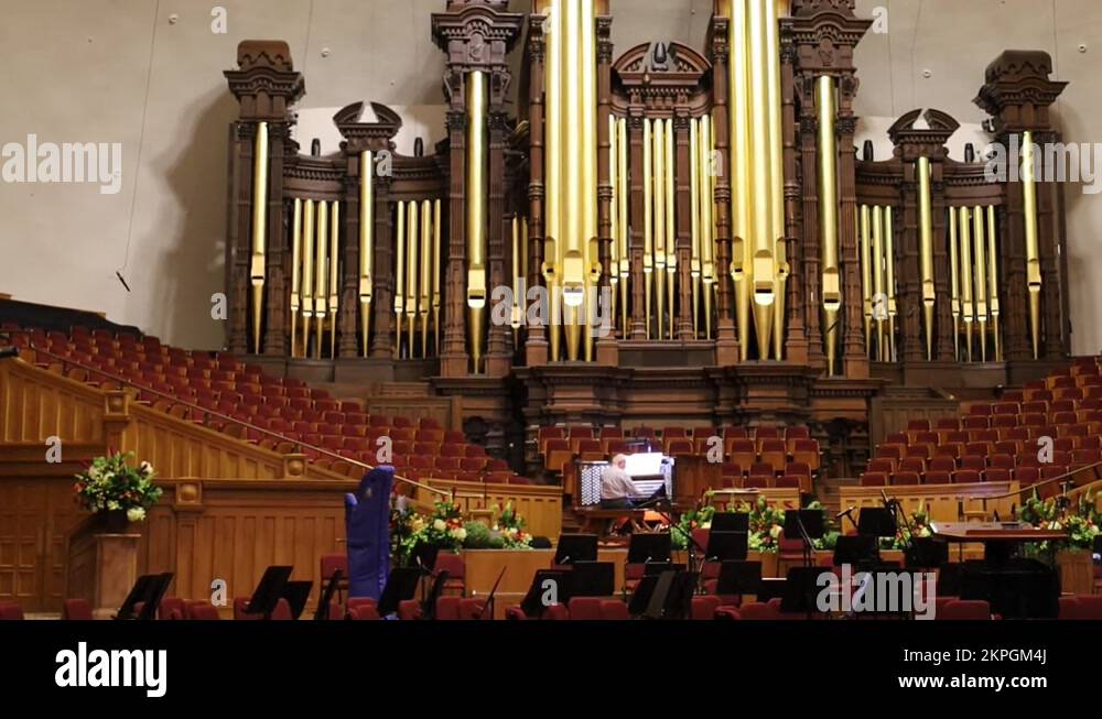 Man playing organ Stock Videos & Footage - HD and 4K Video Clips - Alamy