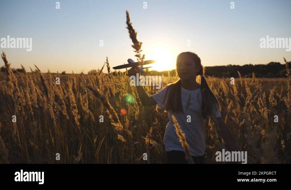 Girl child running through field Stock Videos & Footage - HD and 4K ...