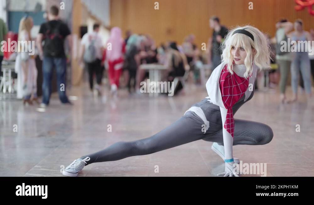 Spider woman cosplay Stock Videos & Footage - HD and 4K Video Clips - Alamy