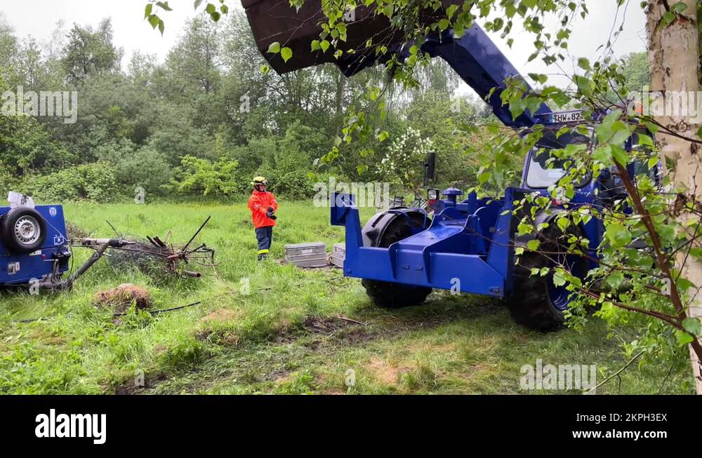Thw car Stock Videos & Footage - HD and 4K Video Clips - Alamy