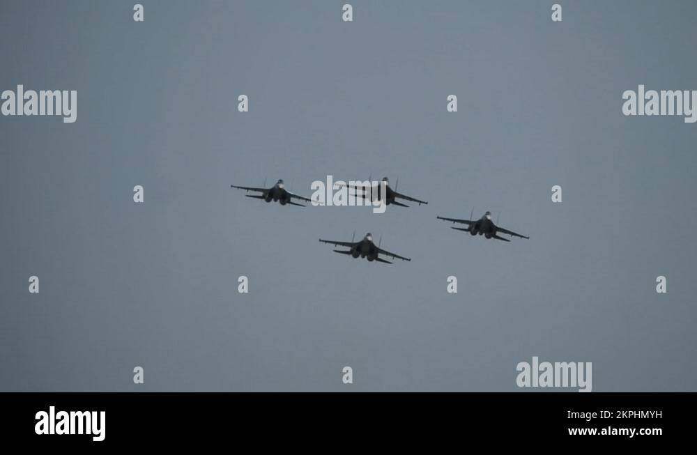 Aircraft overhead Stock Videos & Footage - HD and 4K Video Clips - Alamy