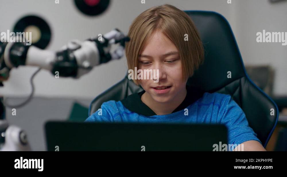 Learning robotics Stock Videos & Footage - HD and 4K Video Clips - Alamy