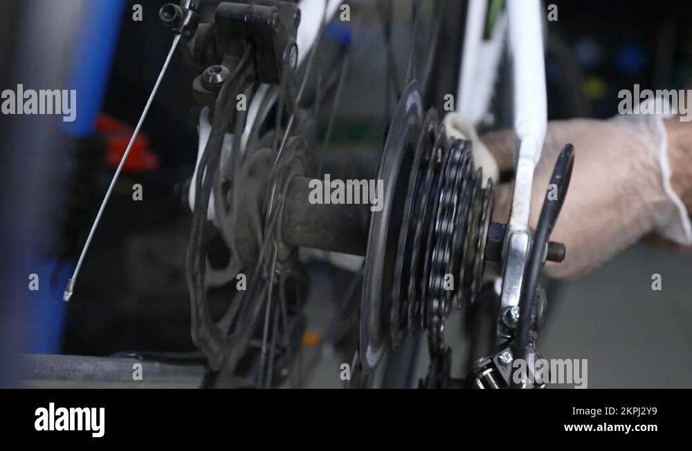 Chain cycle Stock Videos & Footage - HD and 4K Video Clips - Alamy