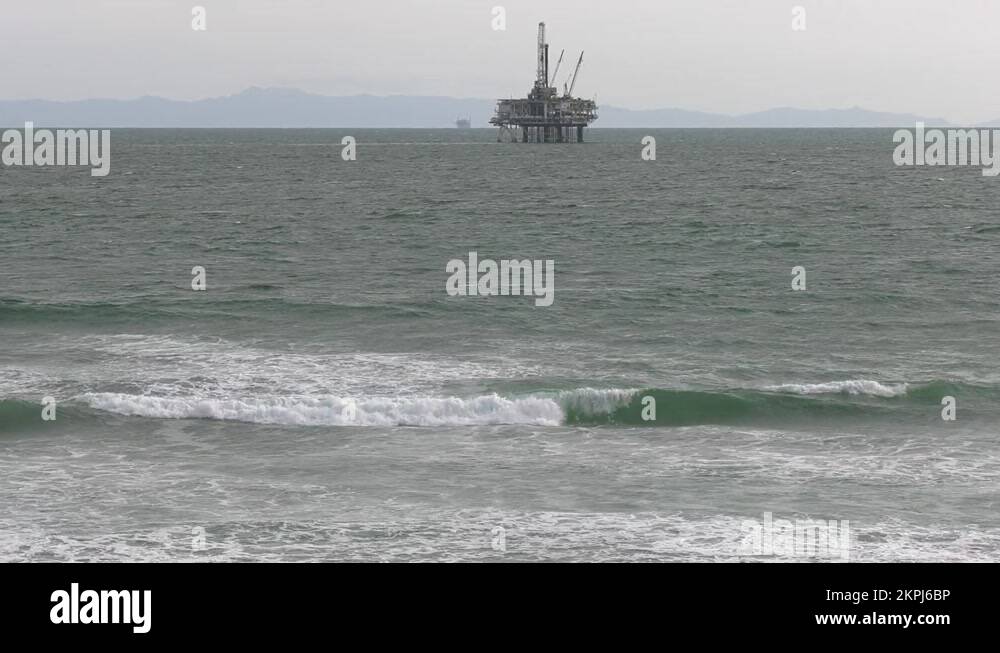 Oil rig off shore Stock Videos & Footage - HD and 4K Video Clips - Alamy