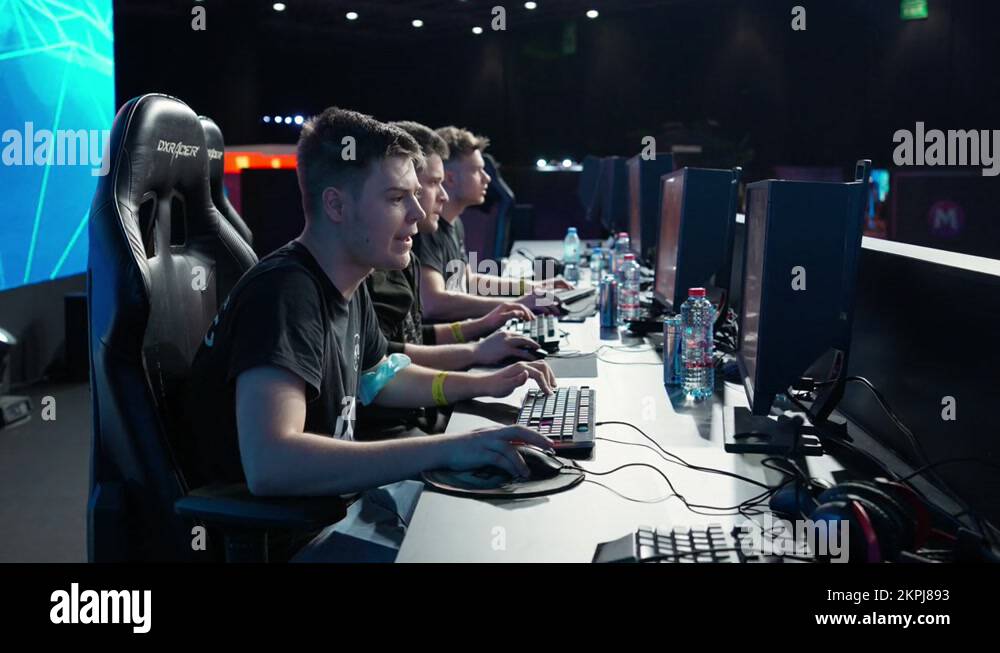 Esportsplayer Stock Videos & Footage - HD and 4K Video Clips - Alamy