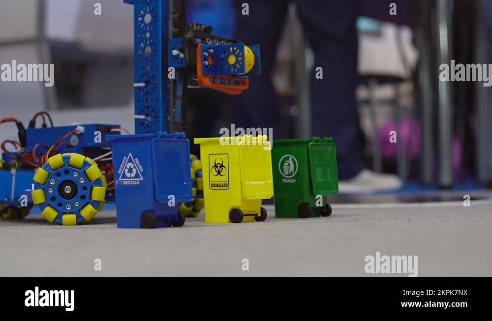 Bin robot Stock Videos & Footage - HD and 4K Video Clips - Alamy