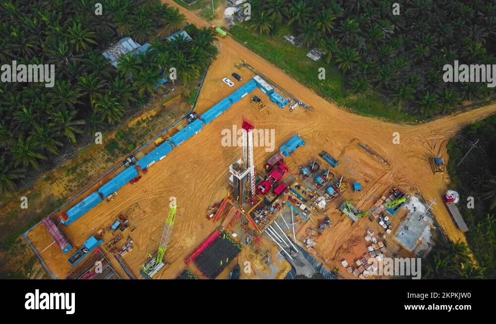 Cinematic Onshore Drilling and Workover Rig structure and Rig equipment ...