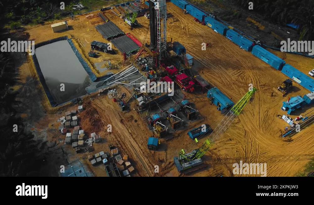 Cinematic Onshore Drilling and Workover Rig structure and Rig equipment ...