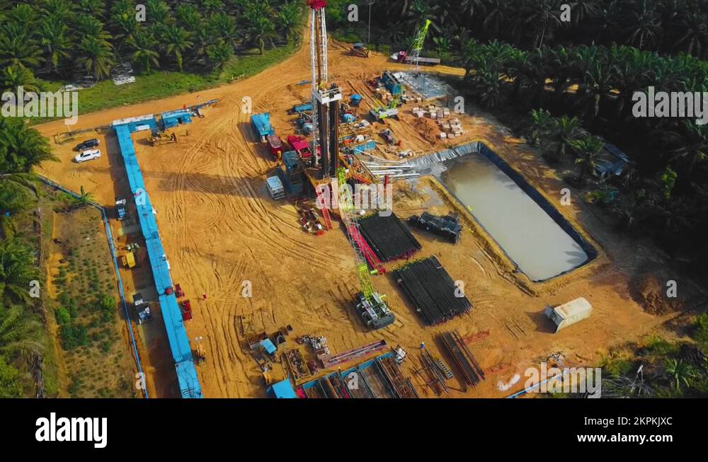 Cinematic Onshore Drilling and Workover Rig structure and Rig equipment ...