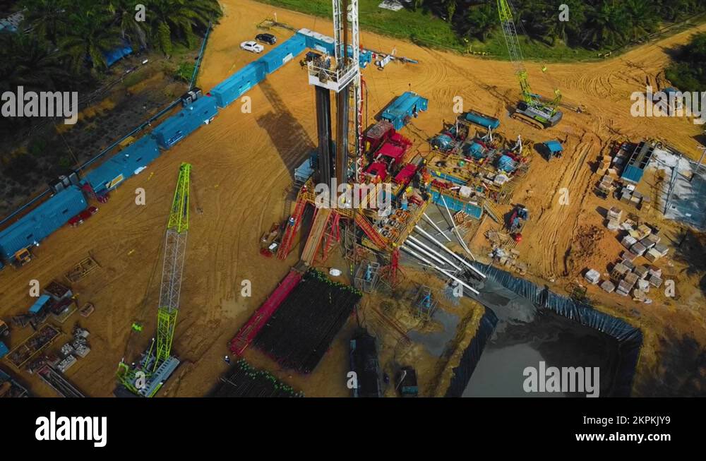 Cinematic Onshore Drilling and Workover Rig structure and Rig equipment ...