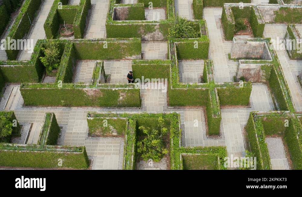 Walking a labyrinth Stock Videos & Footage - HD and 4K Video Clips - Alamy