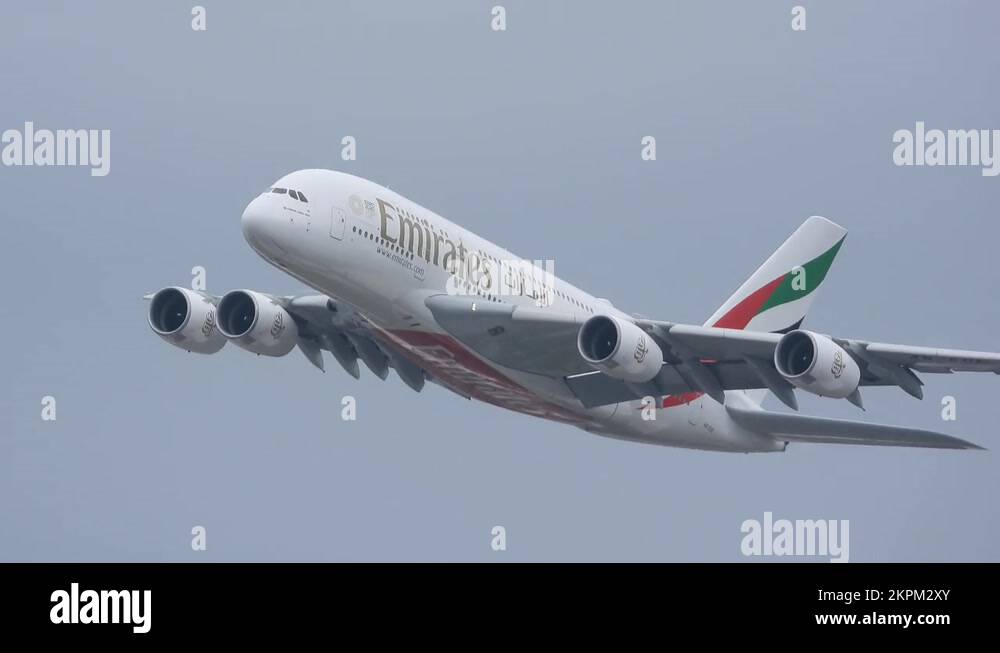 Emirates airbus sky Stock Videos & Footage - HD and 4K Video Clips - Alamy