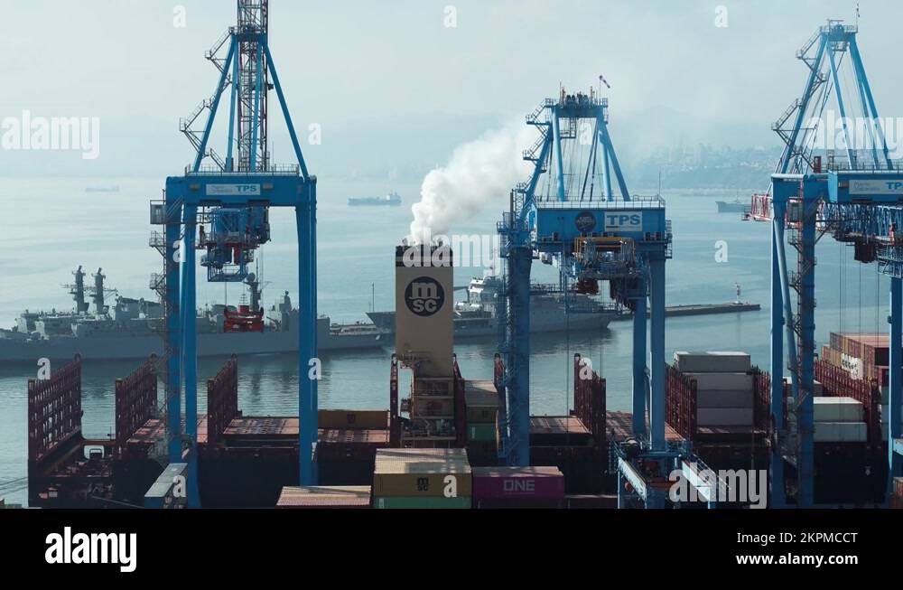 Air cargo container Stock Videos & Footage - HD and 4K Video Clips - Alamy