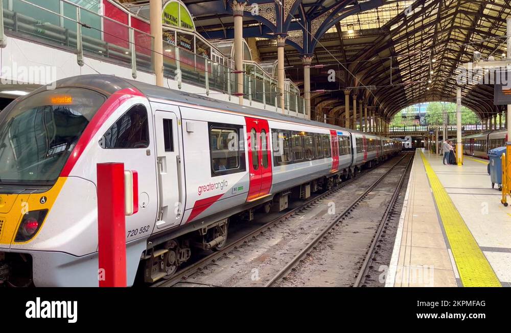 Crowded train uk rail Stock Videos & Footage - HD and 4K Video Clips ...