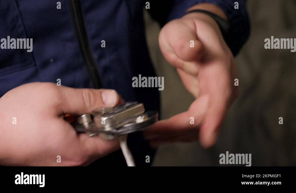 Live electrical cable Stock Videos & Footage - HD and 4K Video Clips ...