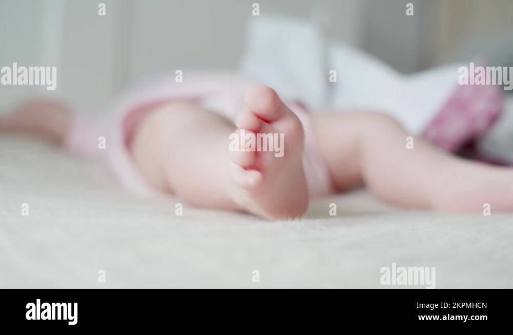 Curling toes Stock Videos & Footage - HD and 4K Video Clips - Alamy