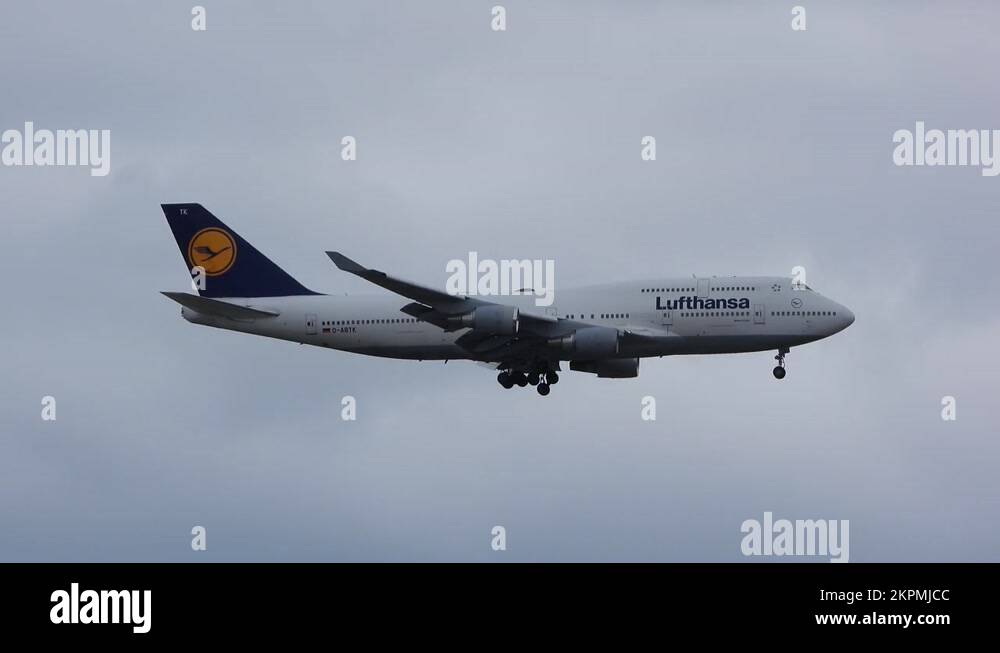 Boeing 747 airplane flying Stock Videos & Footage - HD and 4K Video ...