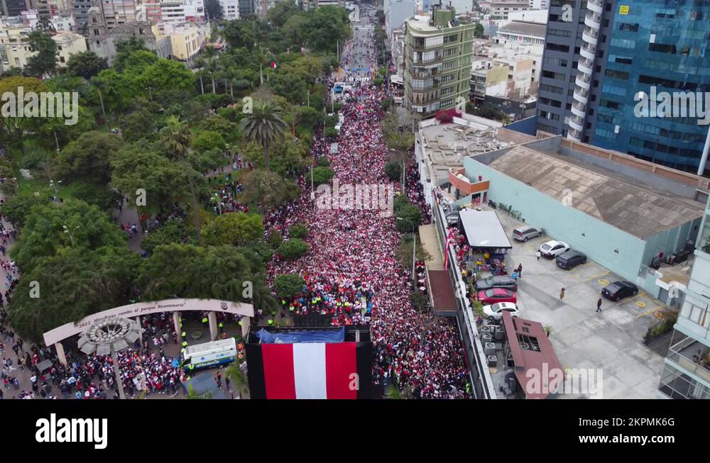 Video game crowd Stock Videos & Footage - HD and 4K Video Clips - Alamy