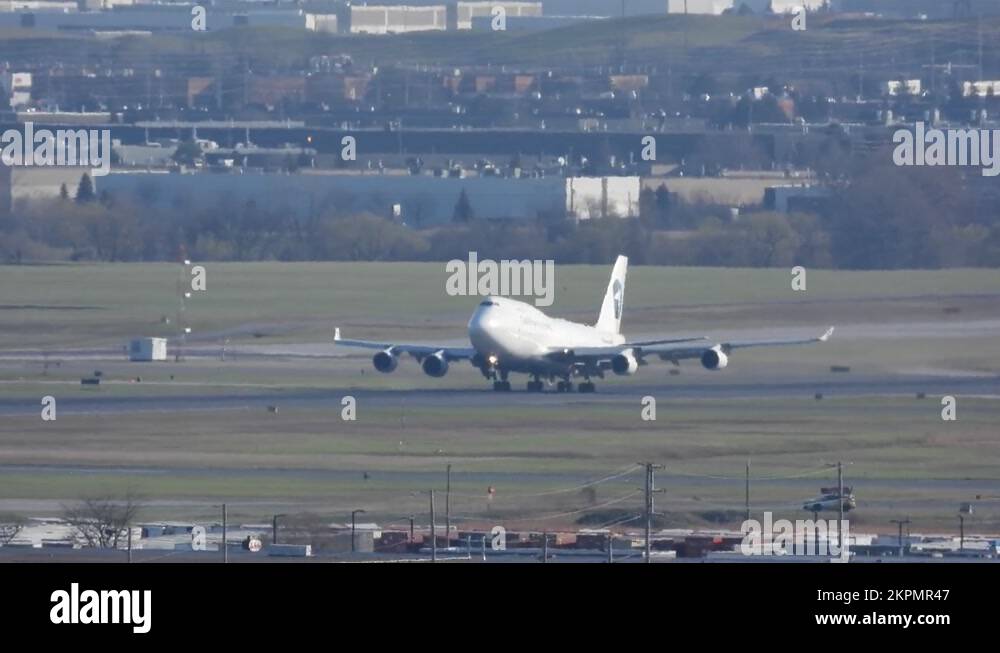Undercarriage of a 747 plane Stock Videos & Footage - HD and 4K Video ...