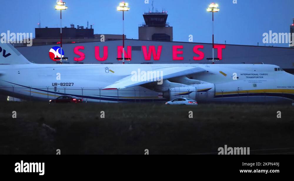 Antonov an 124 take off Stock Videos & Footage - HD and 4K Video Clips ...