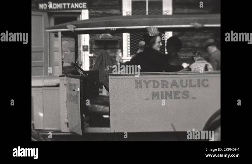 Number 4 bus Stock Videos & Footage - HD and 4K Video Clips - Alamy