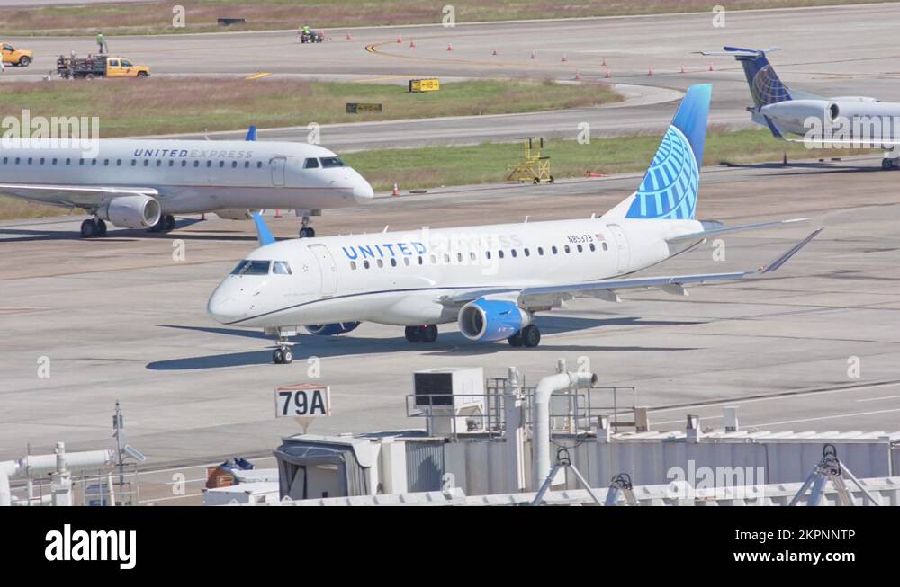 Embraer 175 united Stock Videos & Footage - HD and 4K Video Clips - Alamy