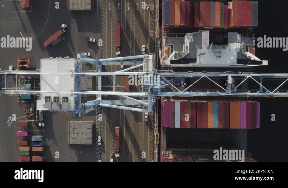 Gantry moving cargo containers Stock Videos & Footage - HD and 4K Video ...