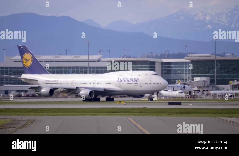 Boeing 747 front in flight Stock Videos & Footage - HD and 4K Video ...