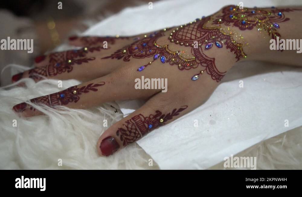 Henna making Stock Videos & Footage - HD and 4K Video Clips - Alamy