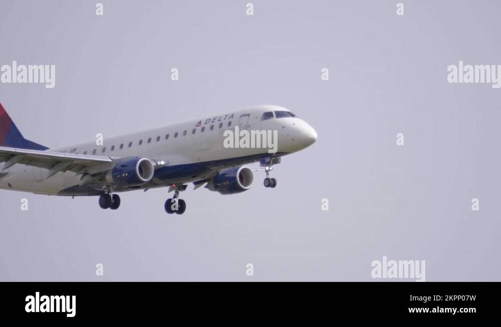 Delta connection plane Stock Videos & Footage - HD and 4K Video Clips ...