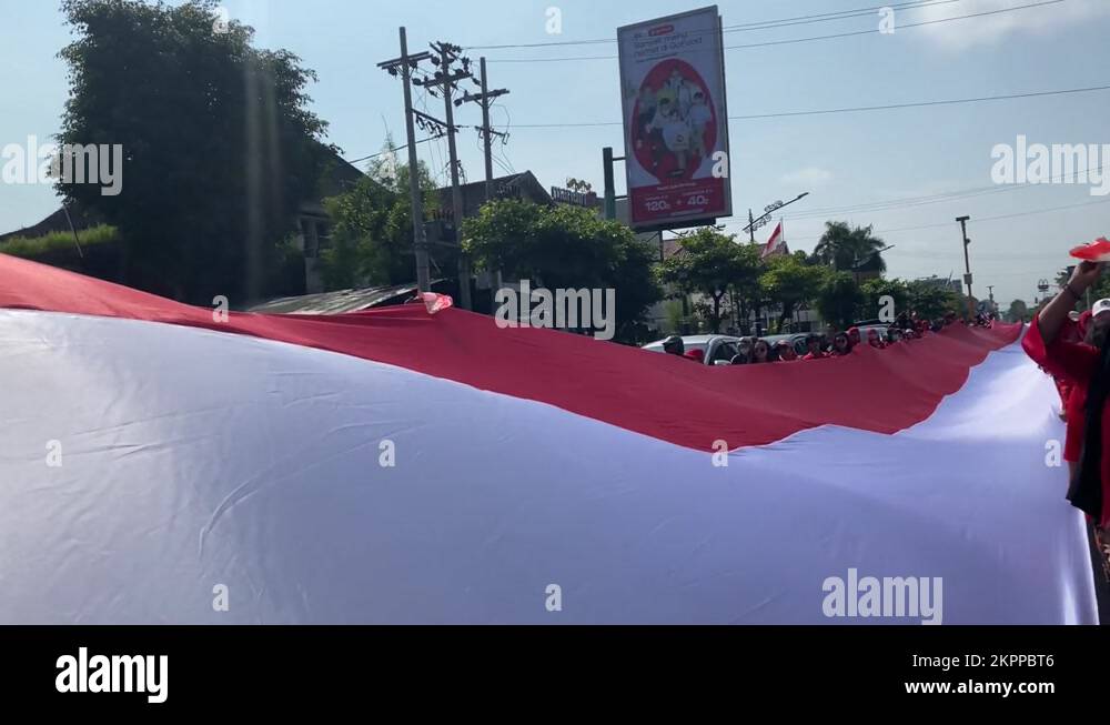 The stretching of the long red and white Indonesian flag was carried by ...