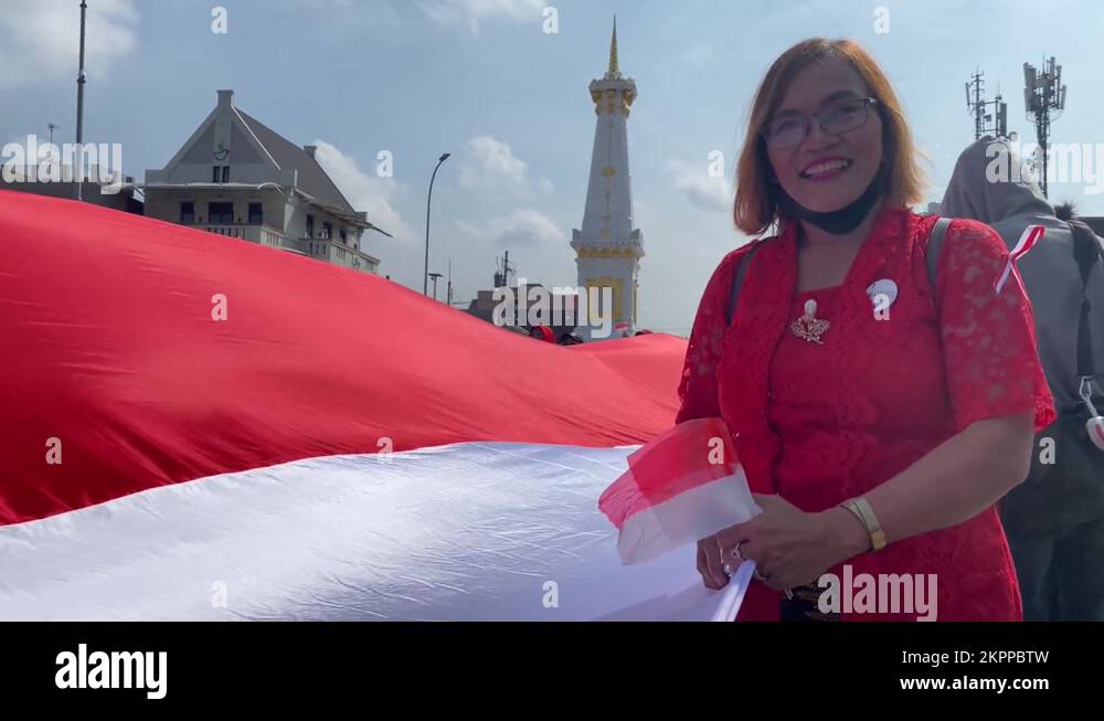 The stretching of the long red and white Indonesian flag was carried by ...