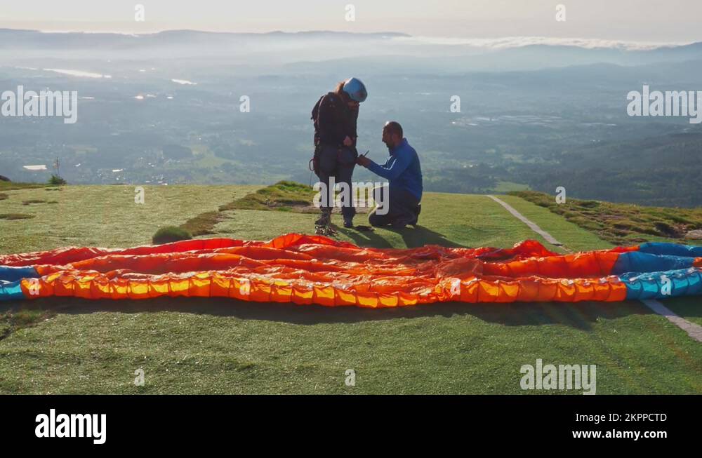 Paragliding athlete Stock Videos & Footage - HD and 4K Video Clips - Alamy